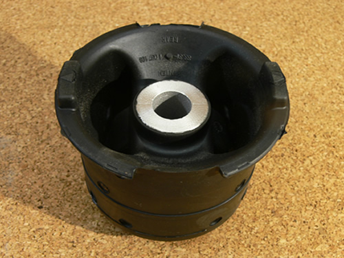 GENUINE LAND ROVER REAR CROSSMEMBER INSULATOR RANGE ROVER 03-12 ...