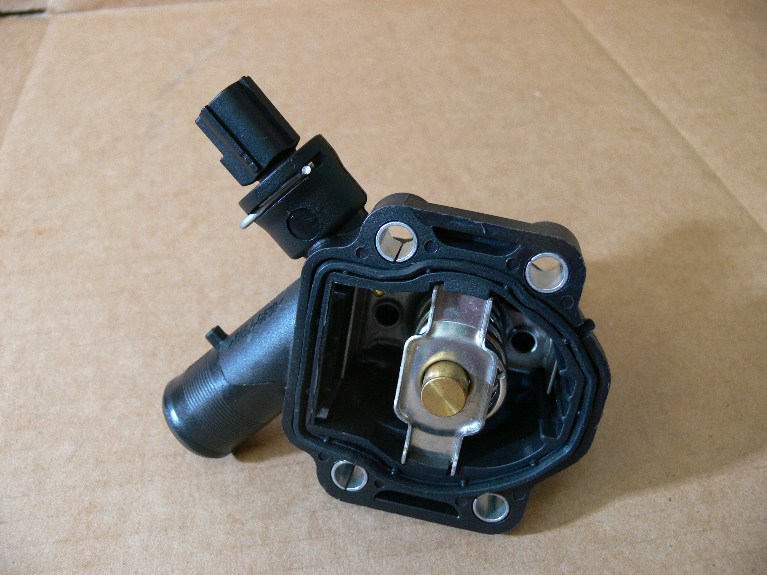 LAND ROVER THERMOSTAT LR2 3.2L NEW LR006071 - LR British Parts Intl