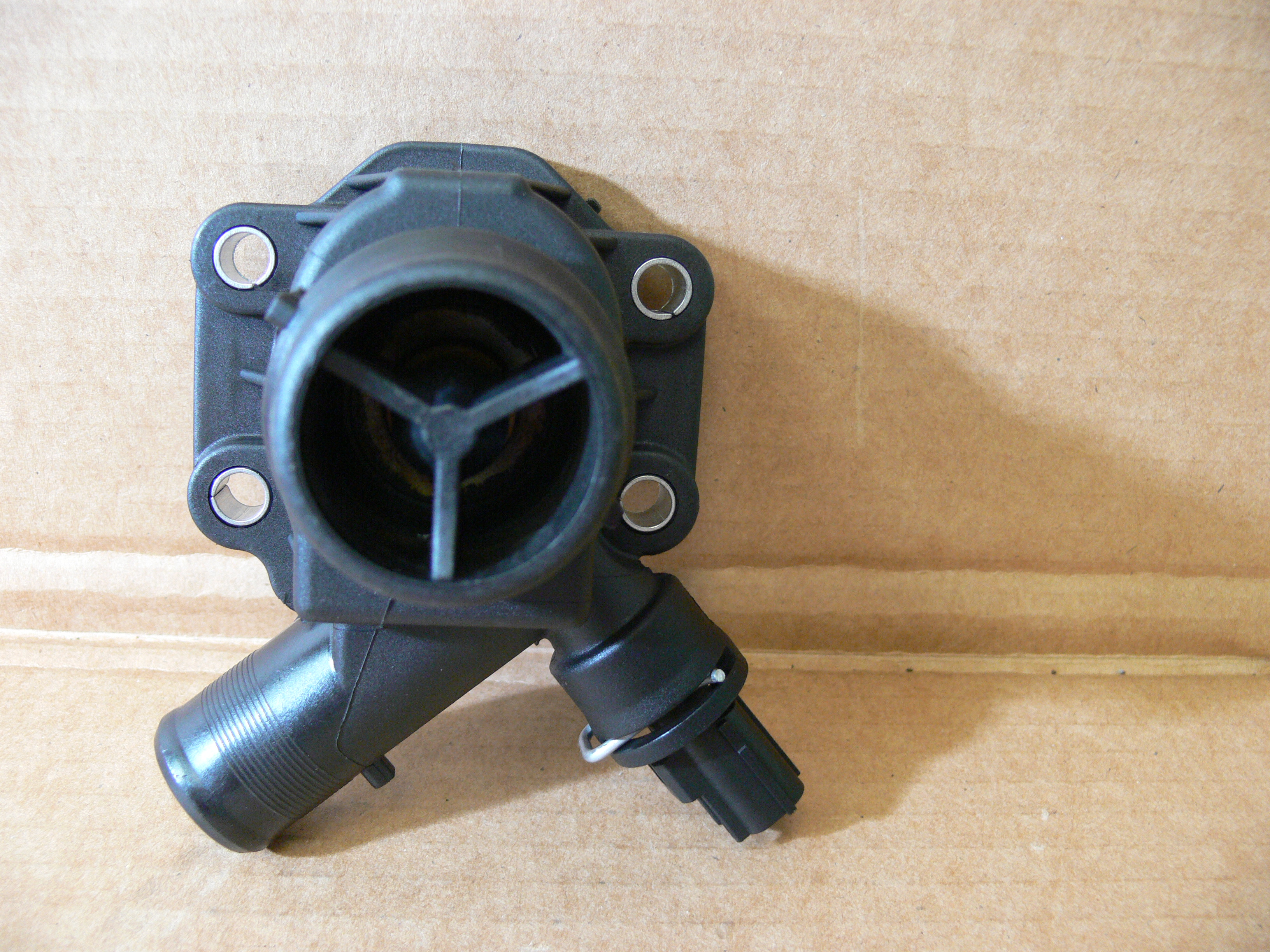 LAND ROVER THERMOSTAT LR2 3.2L NEW LR006071 - LR British Parts Intl