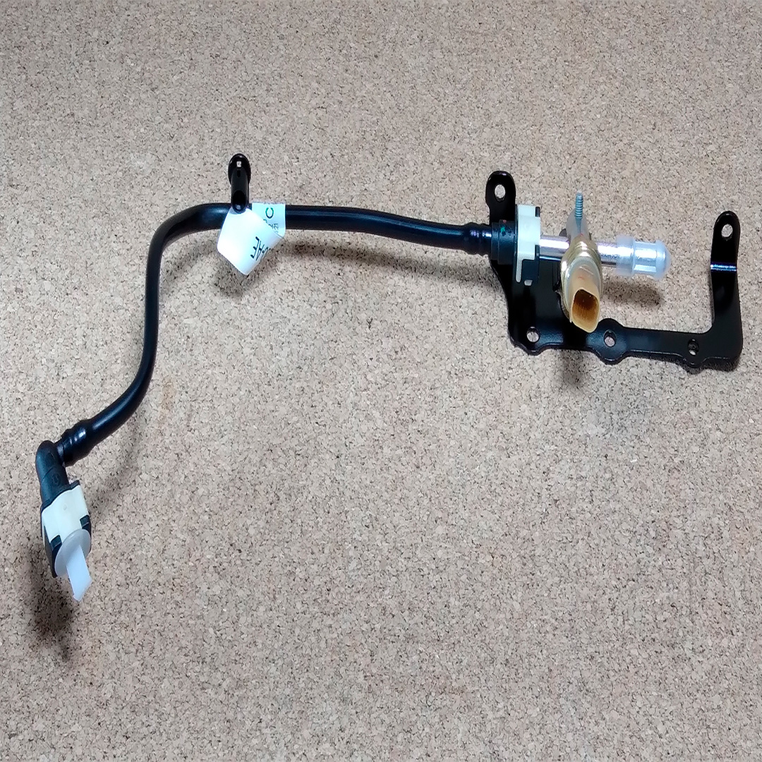 GENUINE LAND ROVER MANIFOLD FUEL TUBE WITH SENSOR LR2 RANGE ROVER ...