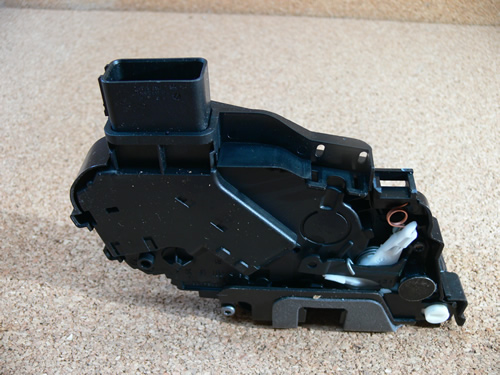 GENUINE LAND ROVER REAR LATCH LR2 LR3 LR4 RANGE ROVER SPORT RANGE ROVER ...